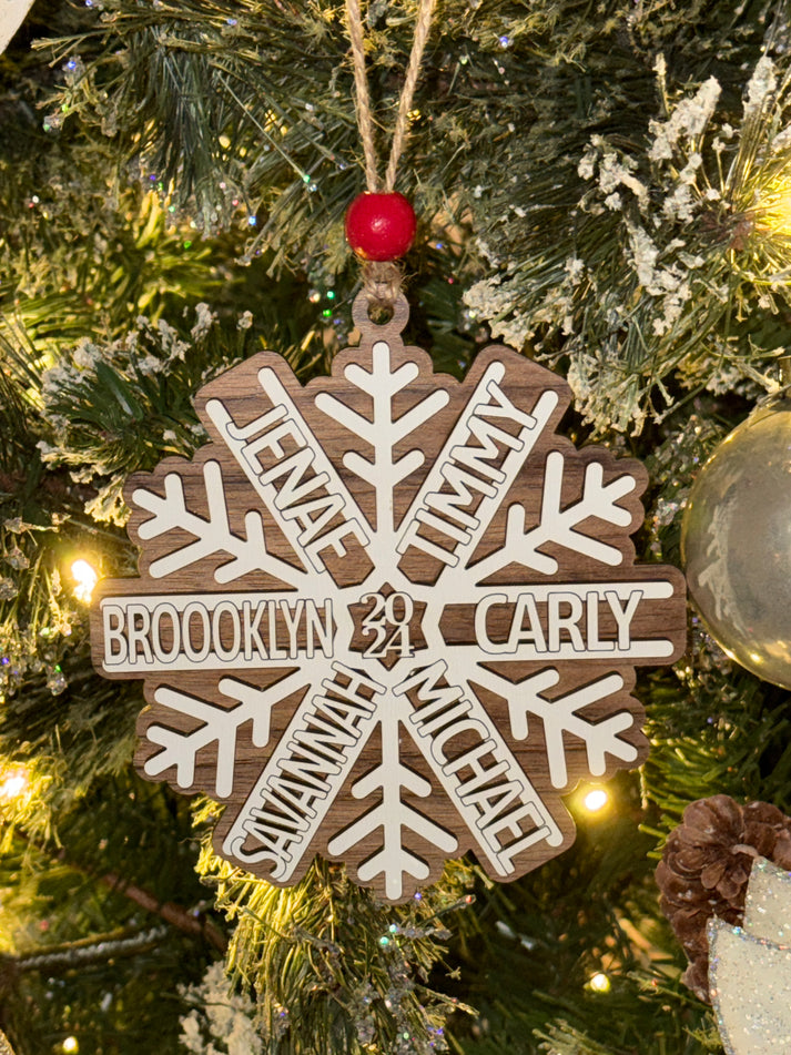 Snowflake with names ornament – Timmys Engravings